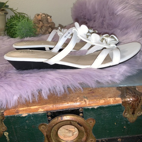 dexflex comfort | Shoes | Dexflex Comfort White Wedge Open Toe Sandal ...